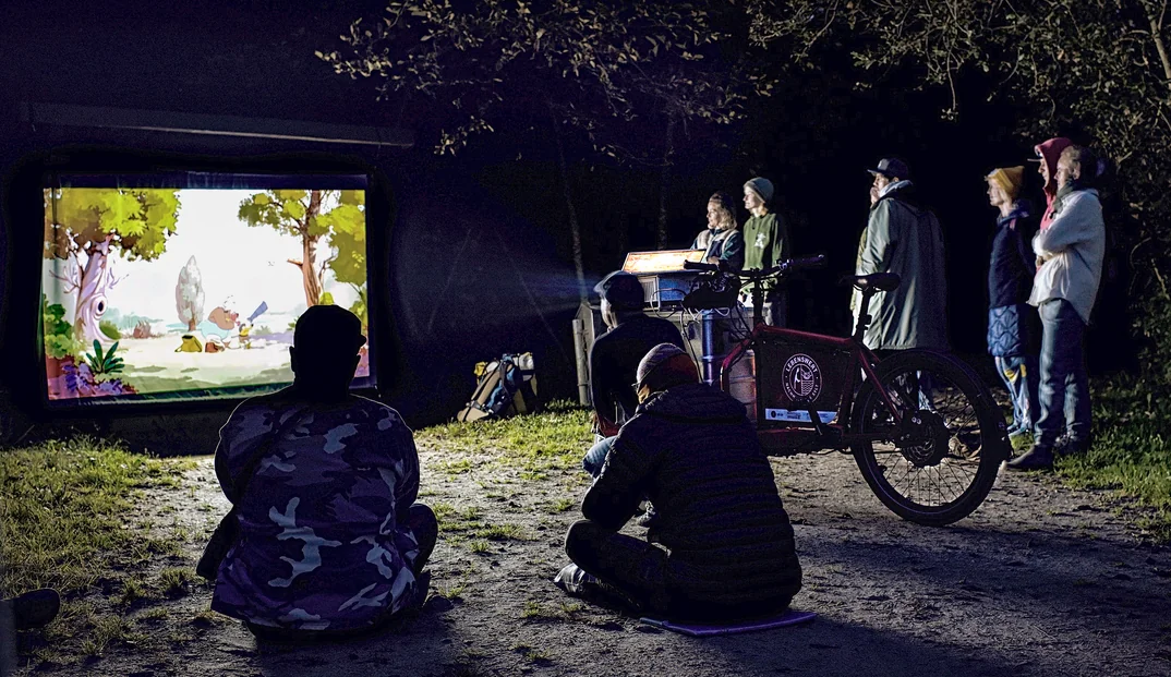 Ein Kinoabend der besonderen Art: Film-Night-Ride mit dem Lastenrad ...